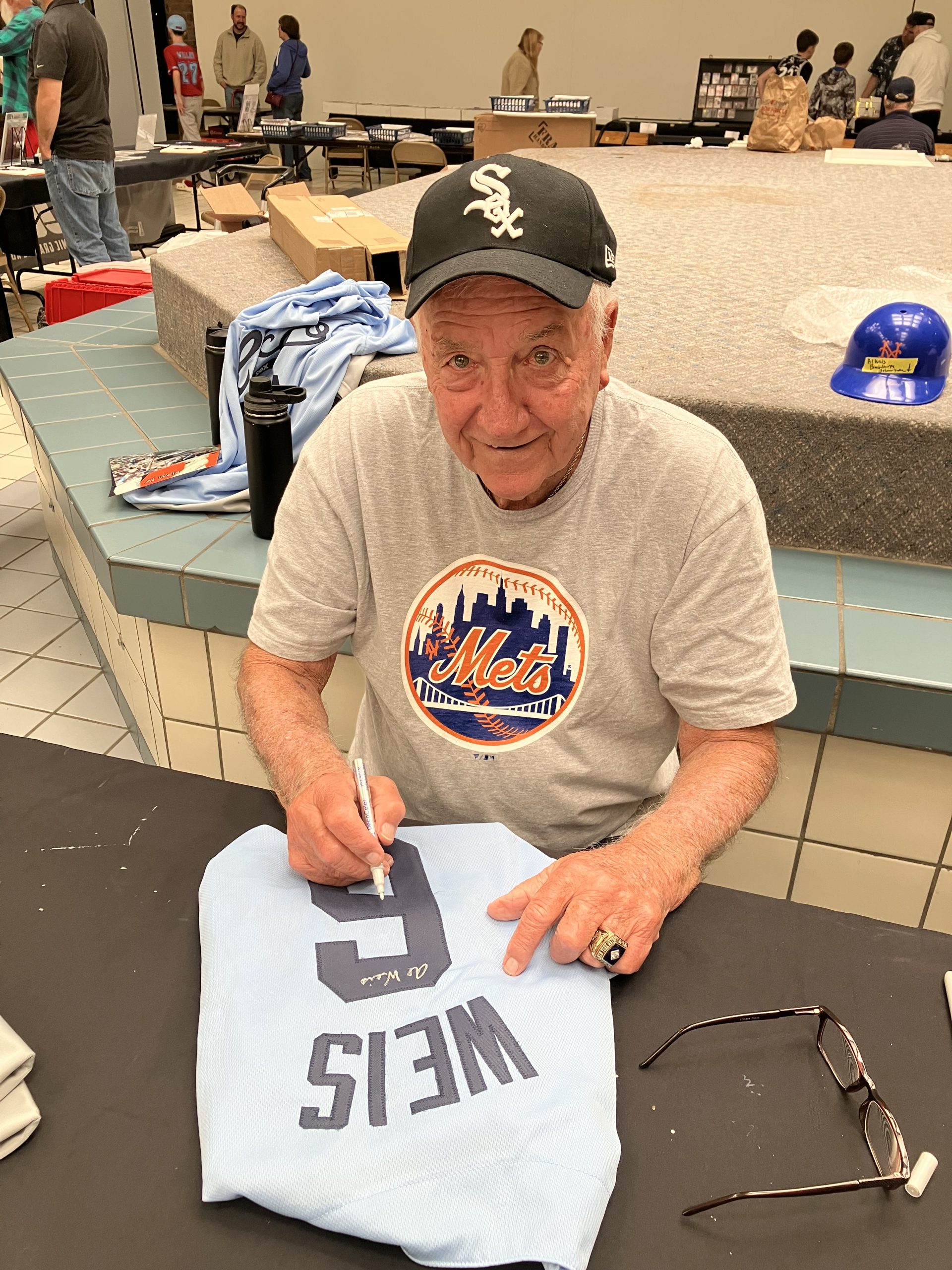 Al Weis at Illinois Valley Card Show in Peru - Chicagoland Sports ...